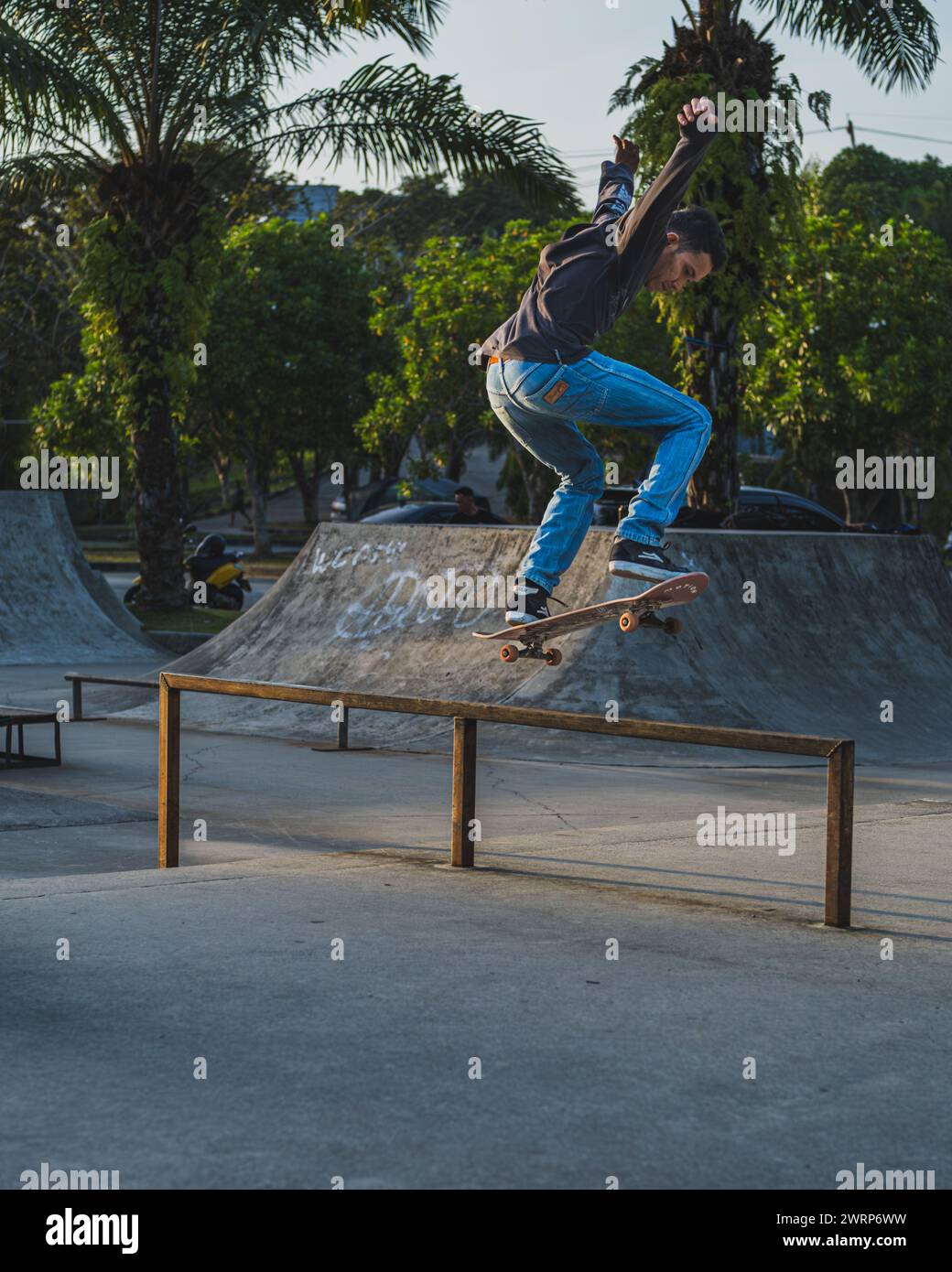 Skater jump exercise hi-res stock photography and images - Alamy