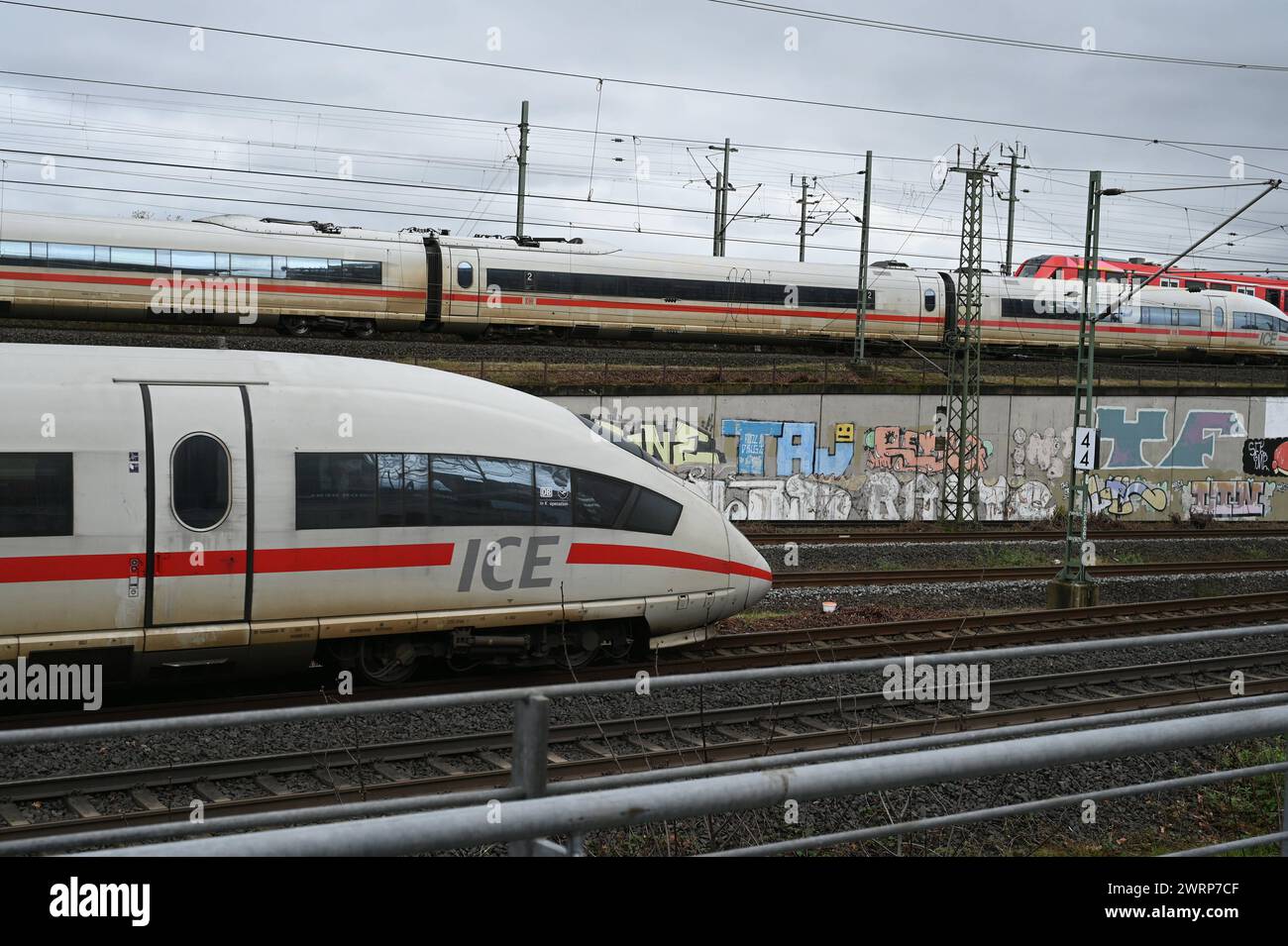 Triebwagen, Triebkopf des ICE InterCityExpress der Deutschen Bahn ...