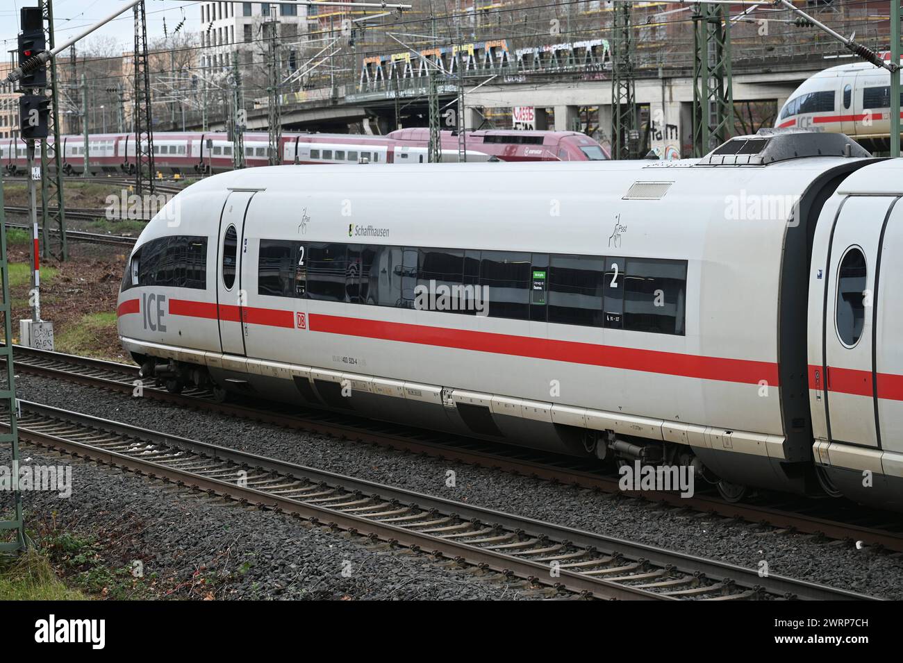 Triebwagen, Triebkopf des ICE InterCityExpress der Deutschen Bahn ...