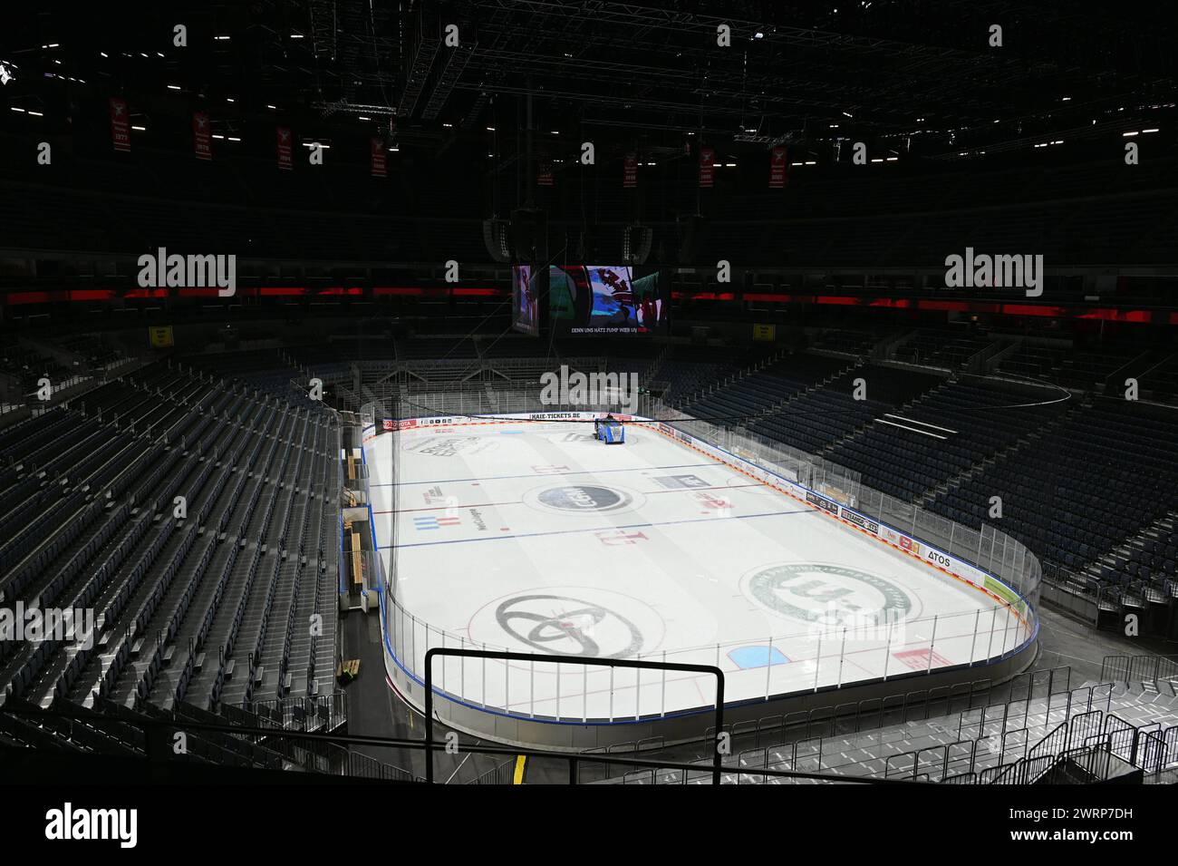 Eishockey spielfeld hi-res stock photography and images - Alamy