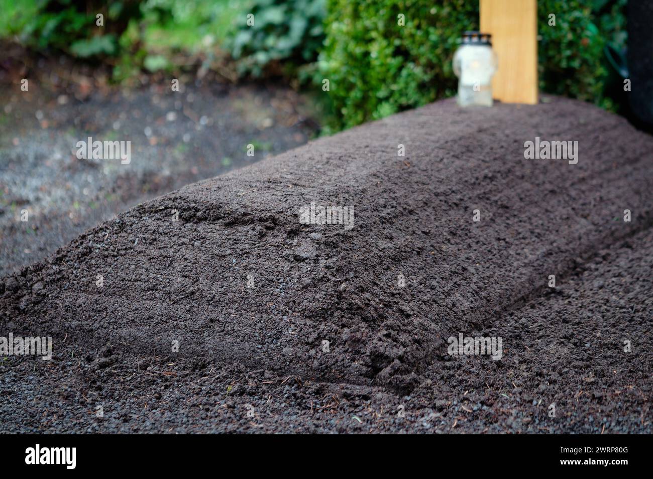 Coffin like earth mound hi-res stock photography and images - Alamy