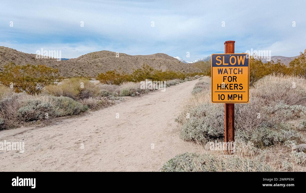 Desert hiking warning sign hi-res stock photography and images - Alamy