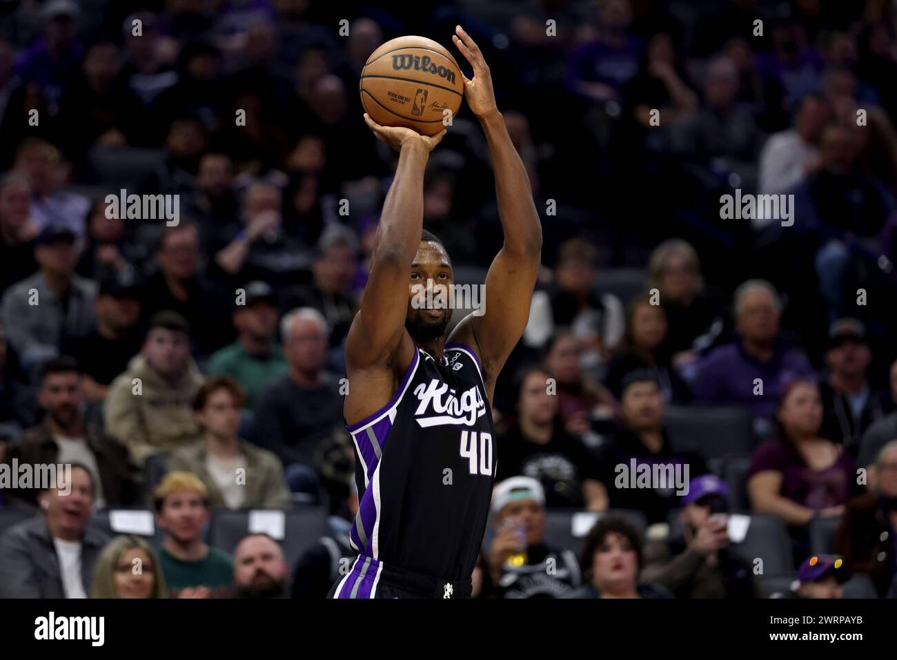 Sacramento Kings forward Harrison Barnes (40) shoots against the San ...