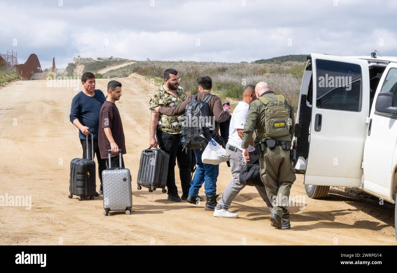 Immigration vans hi-res stock photography and images - Alamy