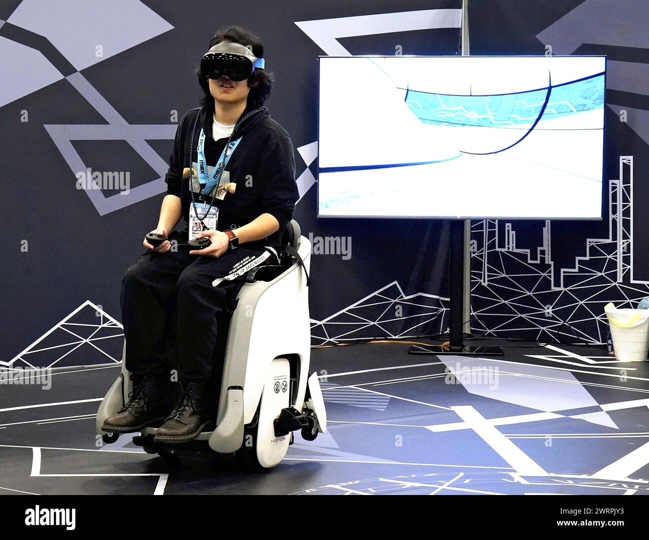 Honda show a mobile service combining UNI-ONE, a hands-free seated personal mobility device, and ...