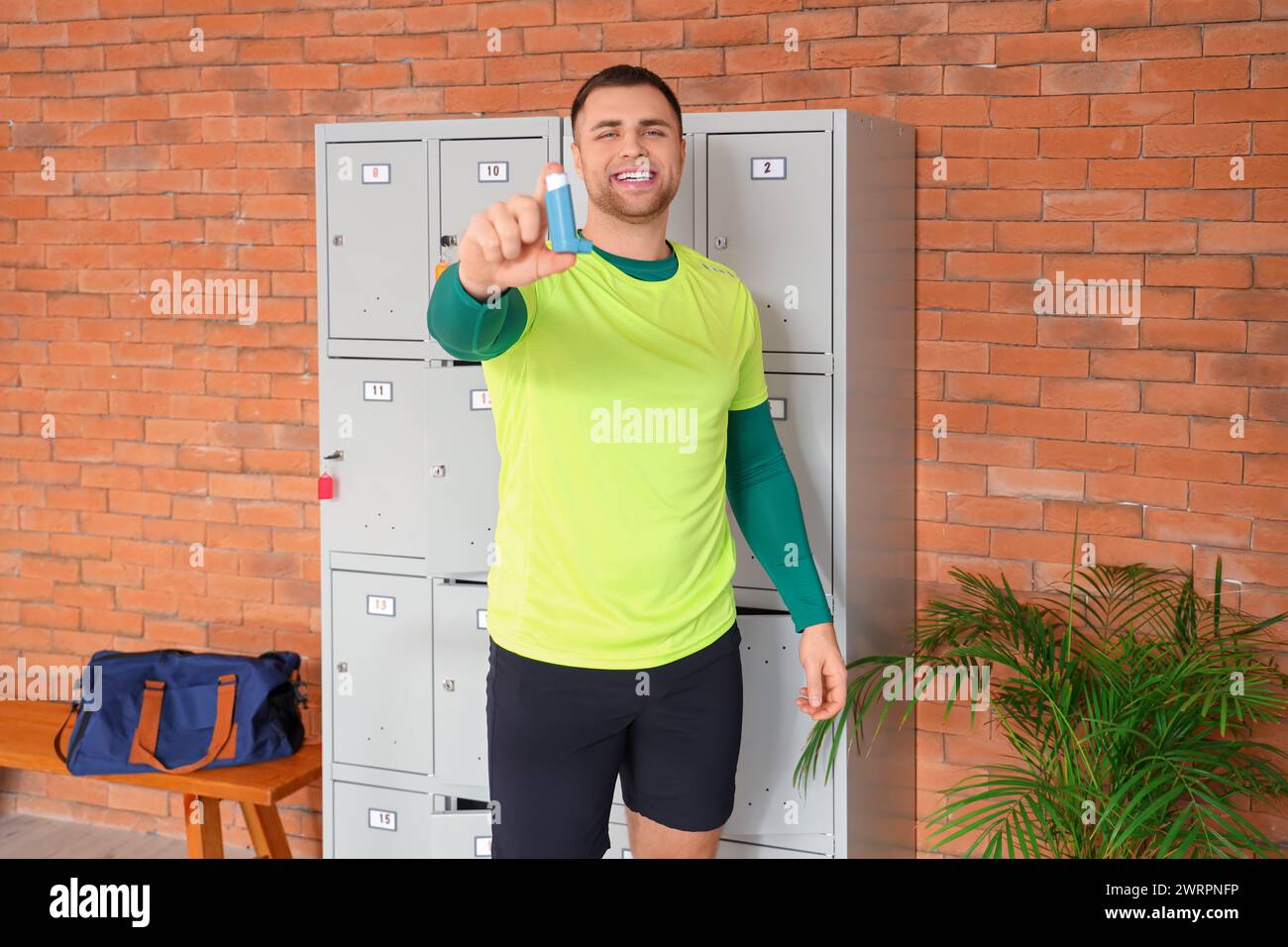 Sports person with inhaler hi-res stock photography and images - Alamy