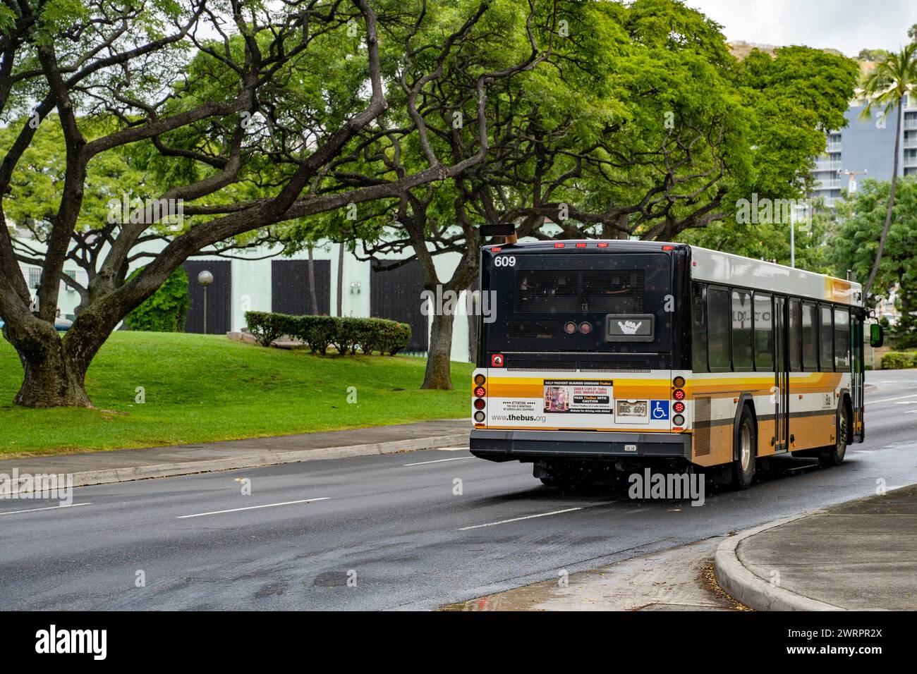 A Honolulu City Bus, TheBus, displays a shaka after merging to Alapai ...