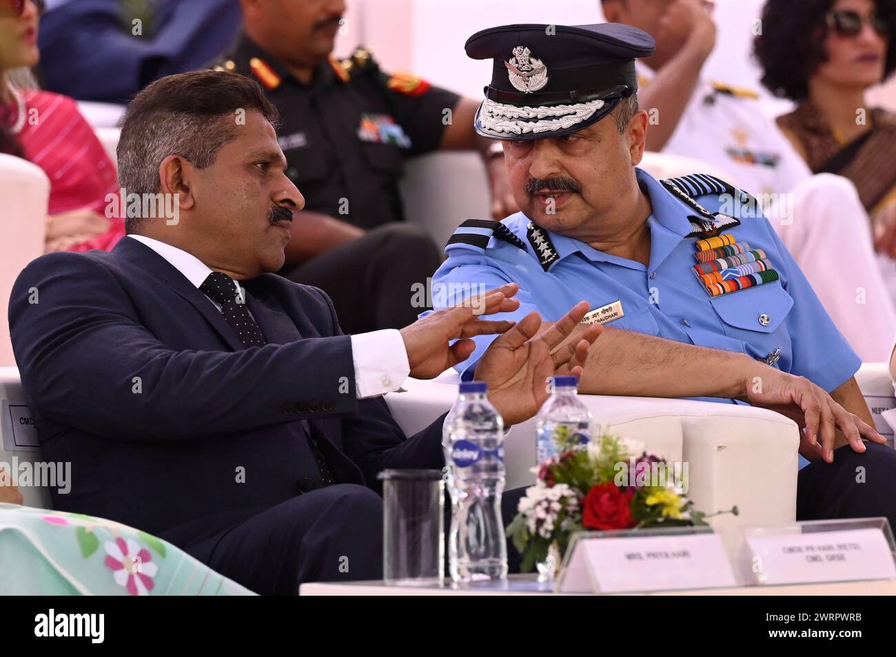 Ins akshay hi-res stock photography and images - Alamy