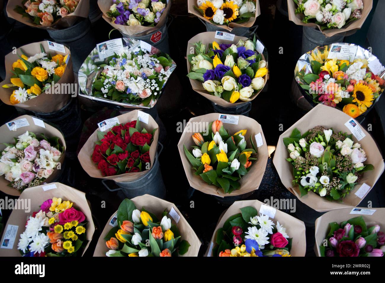 Flower store paris hi-res stock photography and images - Alamy