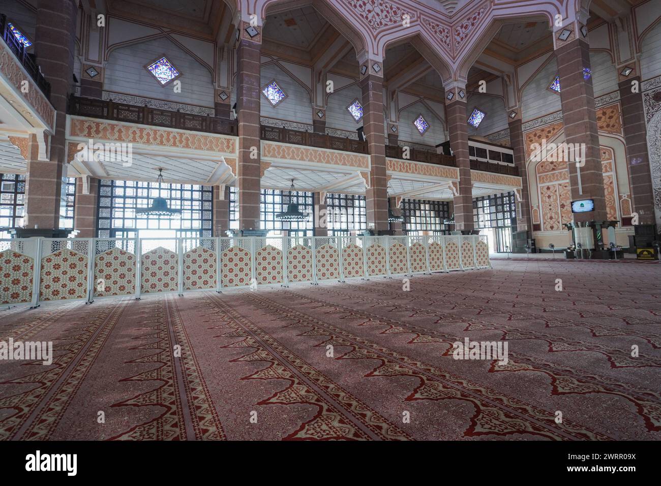 Islamic mosque southeast asia 2024 hi-res stock photography and images ...