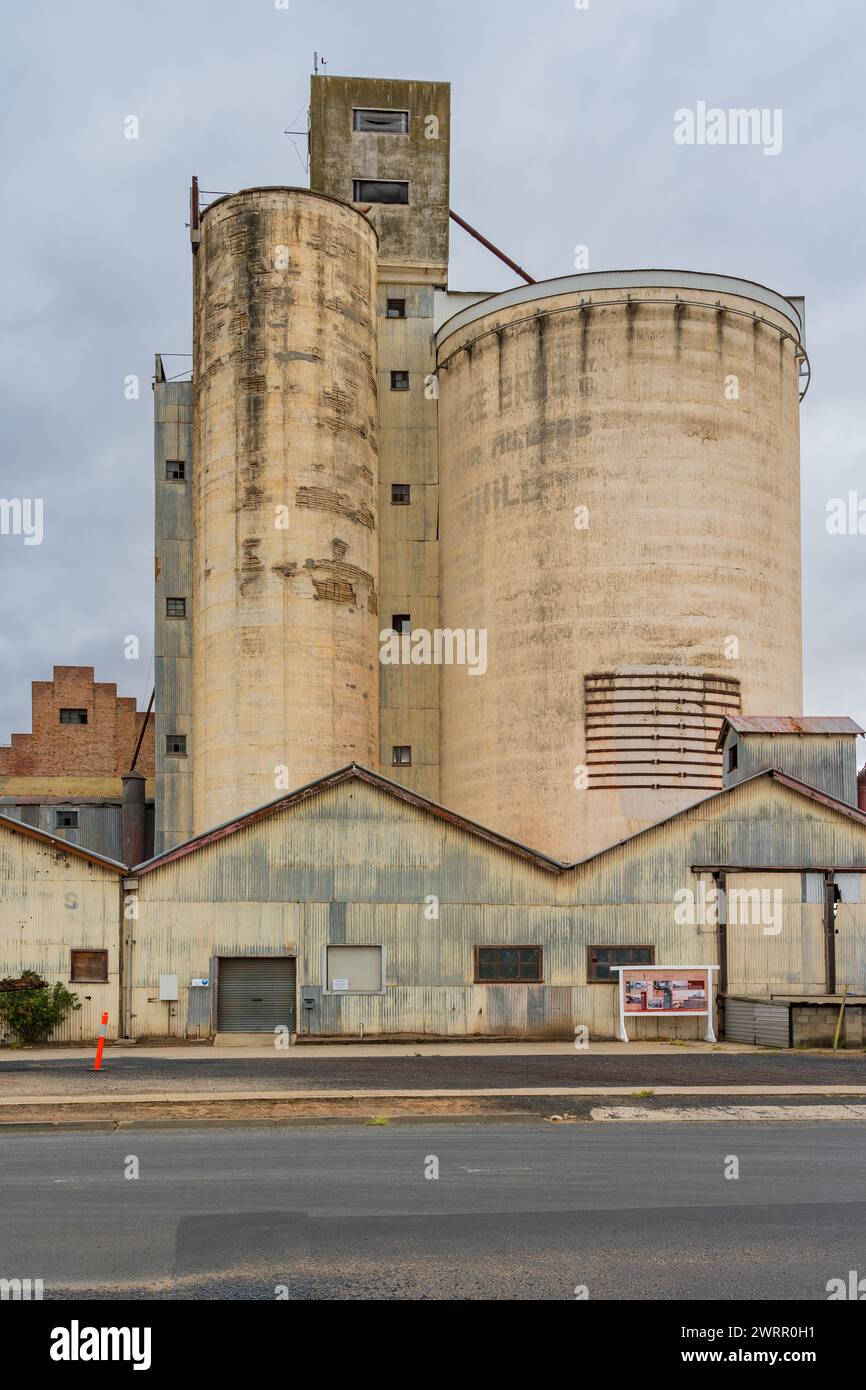 Tall concrete grain silos and storage sheds in a rural town at Nhill in ...