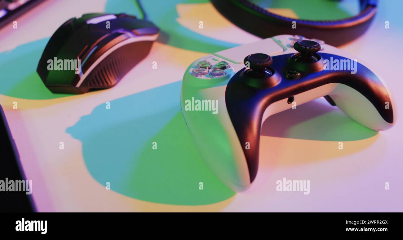 Gaming mouse hi-res stock photography and images - Alamy