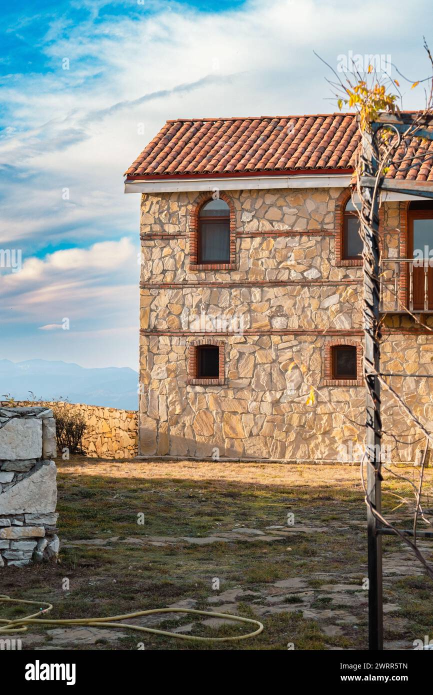 Rustic stone building stands hi-res stock photography and images - Alamy
