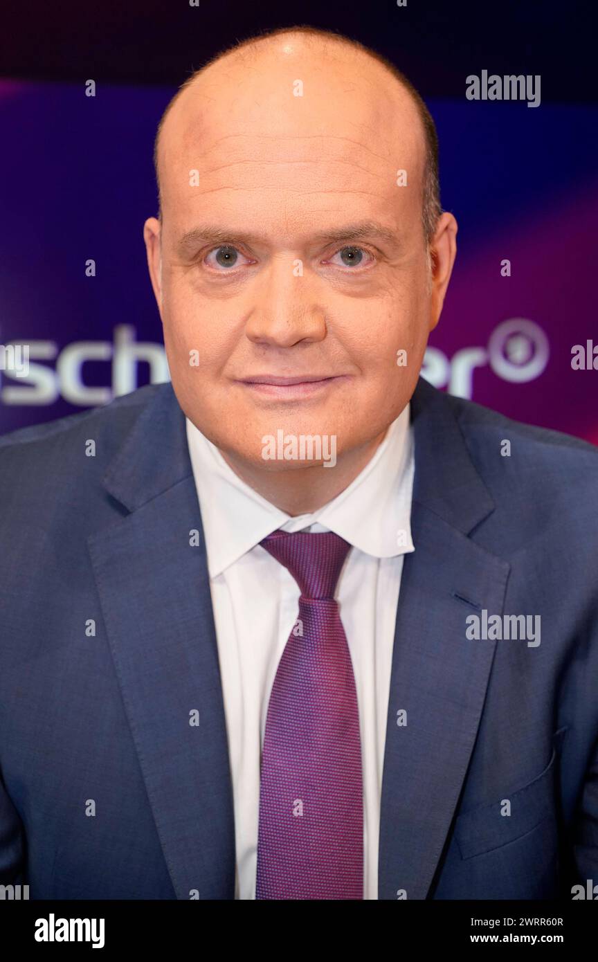 Robin Alexander in der ARD-Talkshow maischberger im Studio Berlin ...