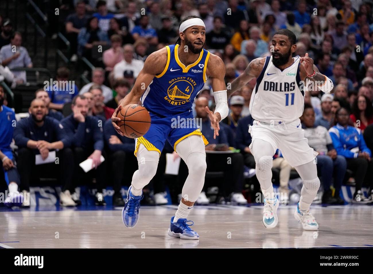 Golden State Warriors' Moses Moody (4) works to the basket as Dallas ...