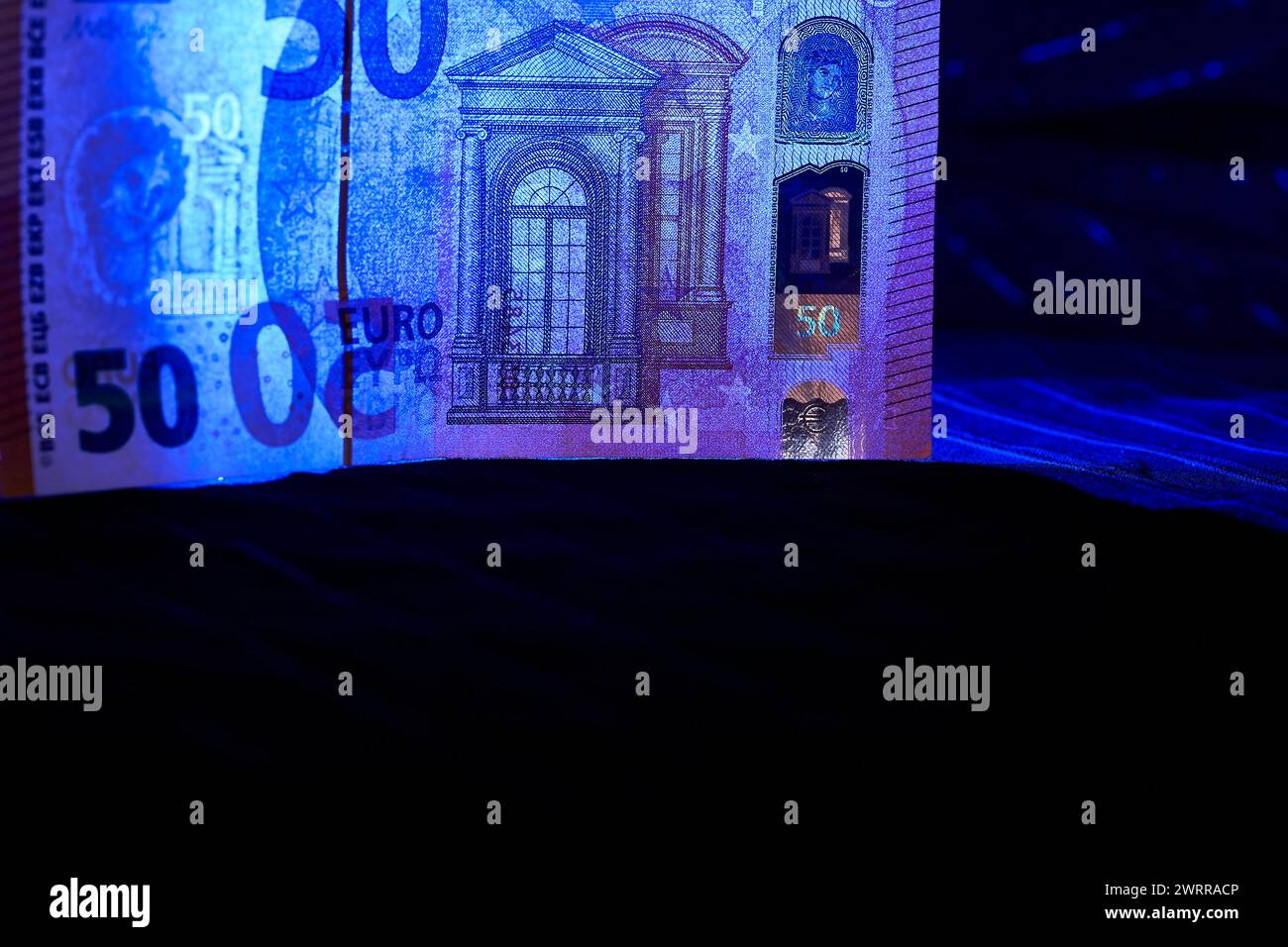 Ultraviolet light banknote hi-res stock photography and images - Alamy