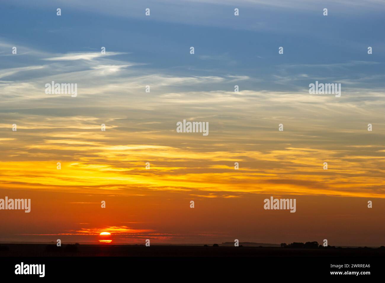 Dramatic fluffy cloudscape sun hi-res stock photography and images - Alamy