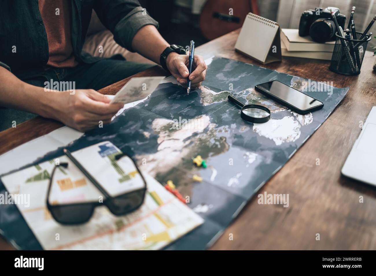 Hands map coffee writing hi-res stock photography and images - Alamy