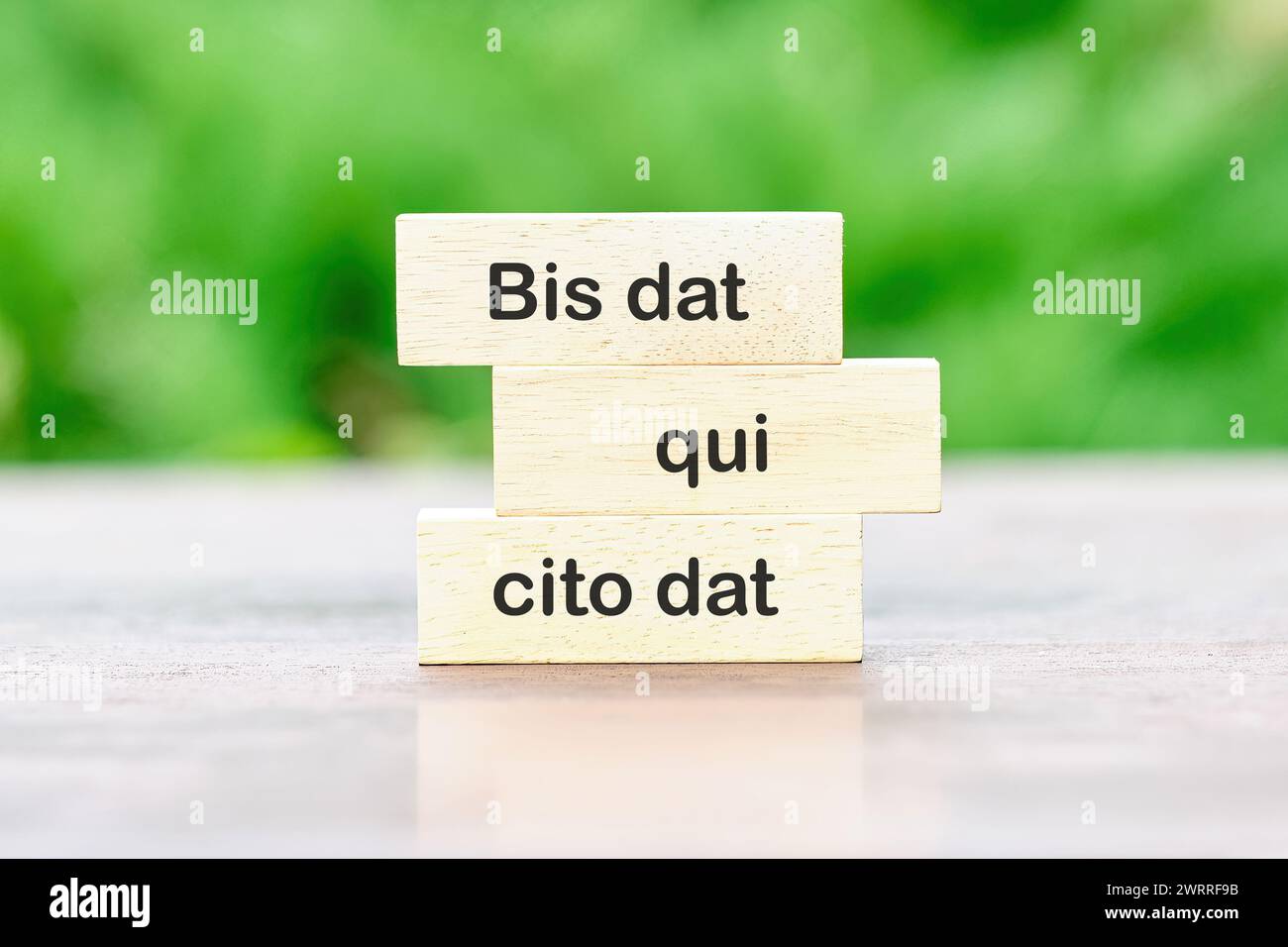 Qui symbol hi-res stock photography and images - Alamy