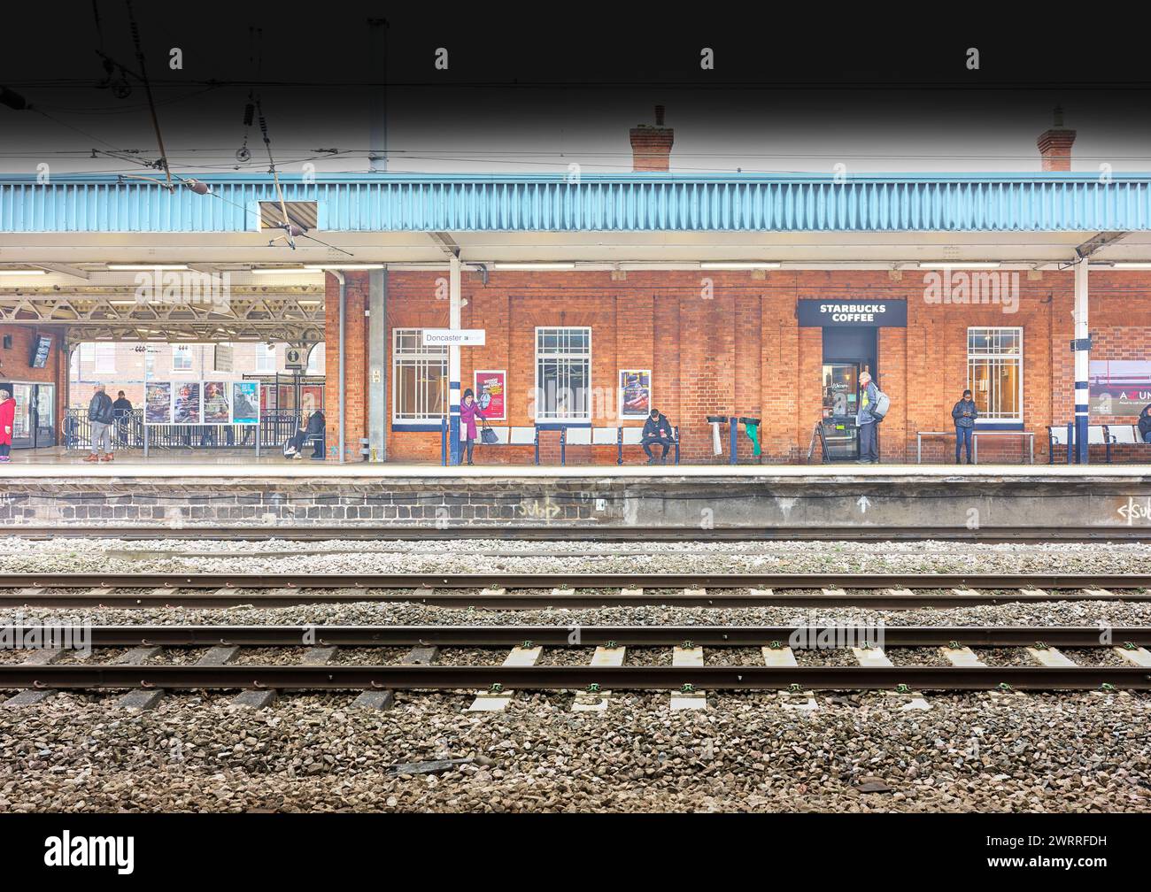 Doncaster railway station hi-res stock photography and images - Alamy