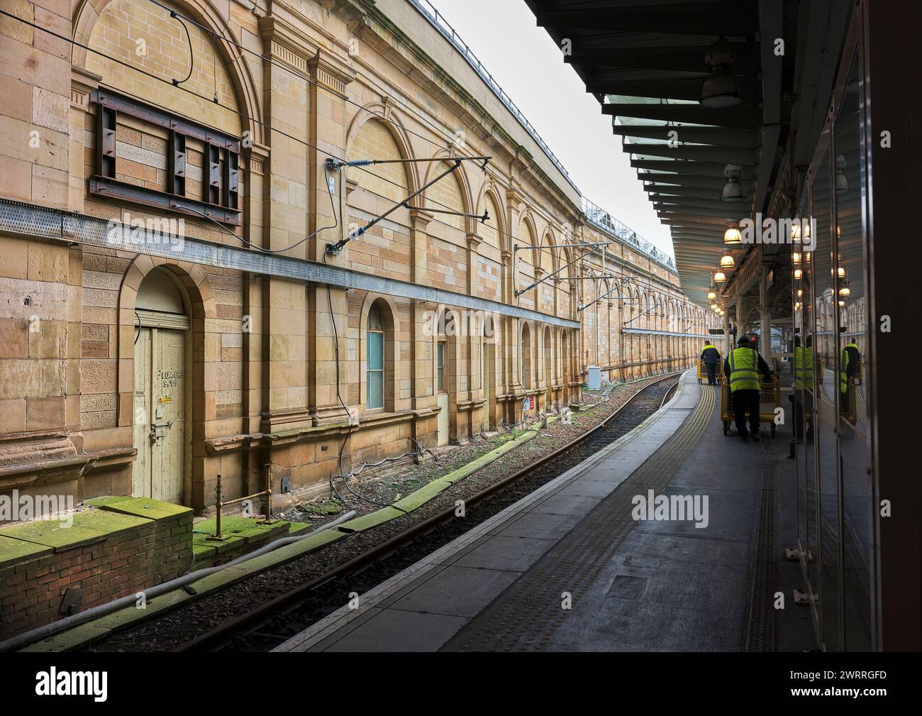 Platform at Waverley railway station, Edinburgh, Scotland Stock Photo ...