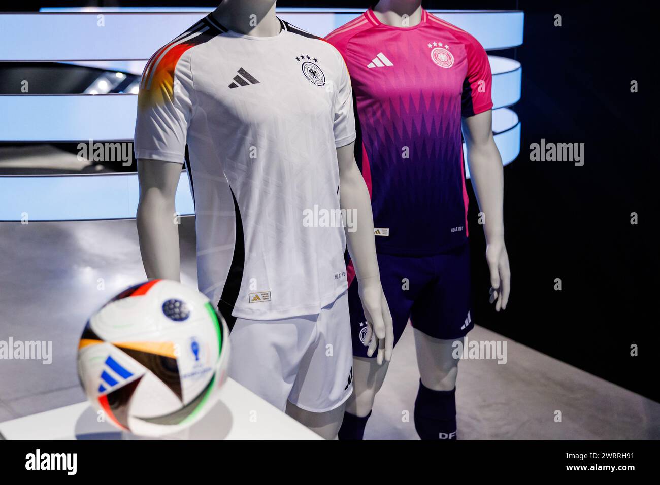 Official euro 2024 match ball hi-res stock photography and images - Alamy