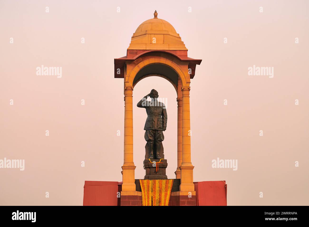 Statue of Subhas Chandra Bose under canopy behind India Gate war ...