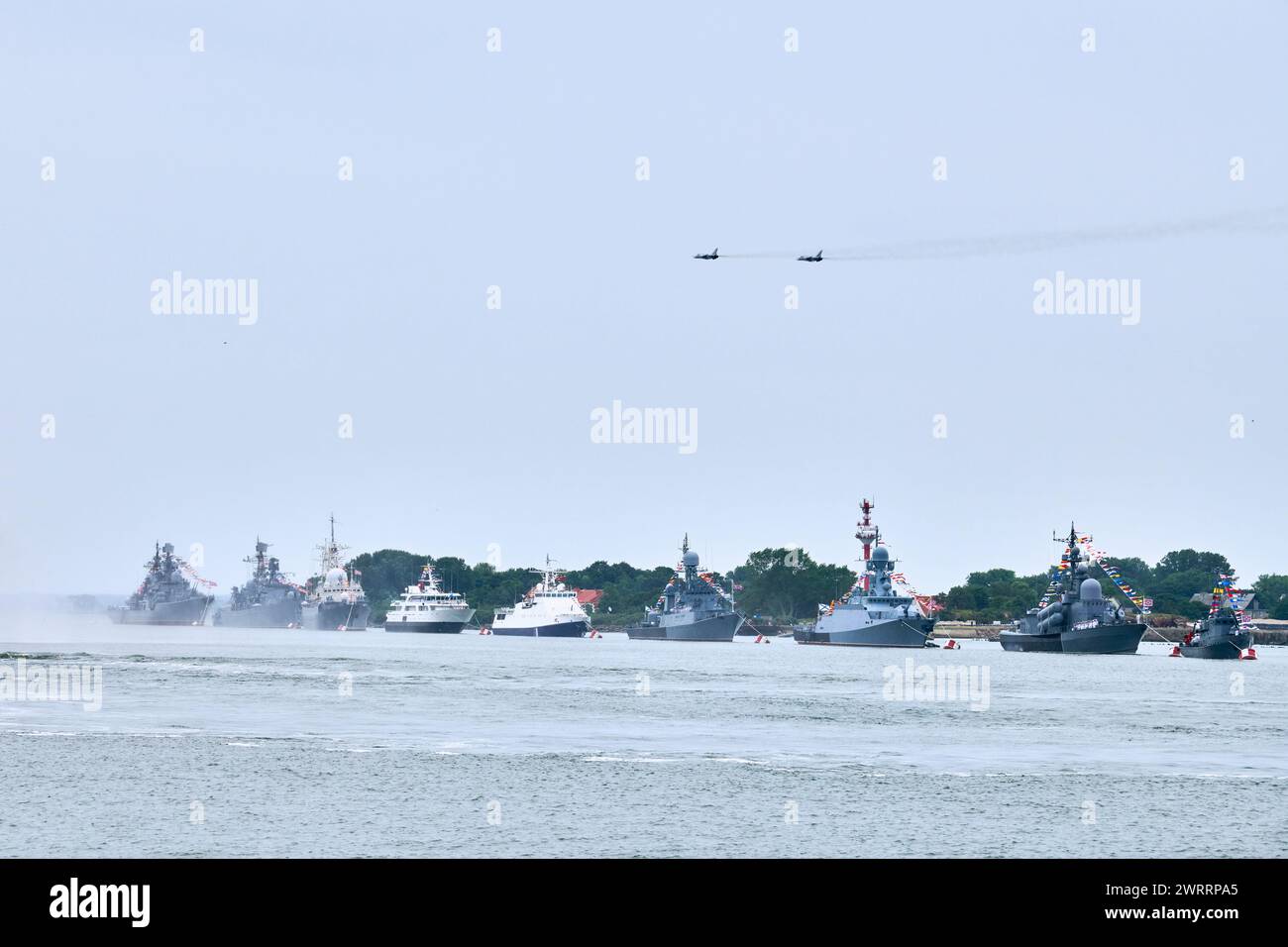 Military fighter jets are flying over Russian naval forces parade ...