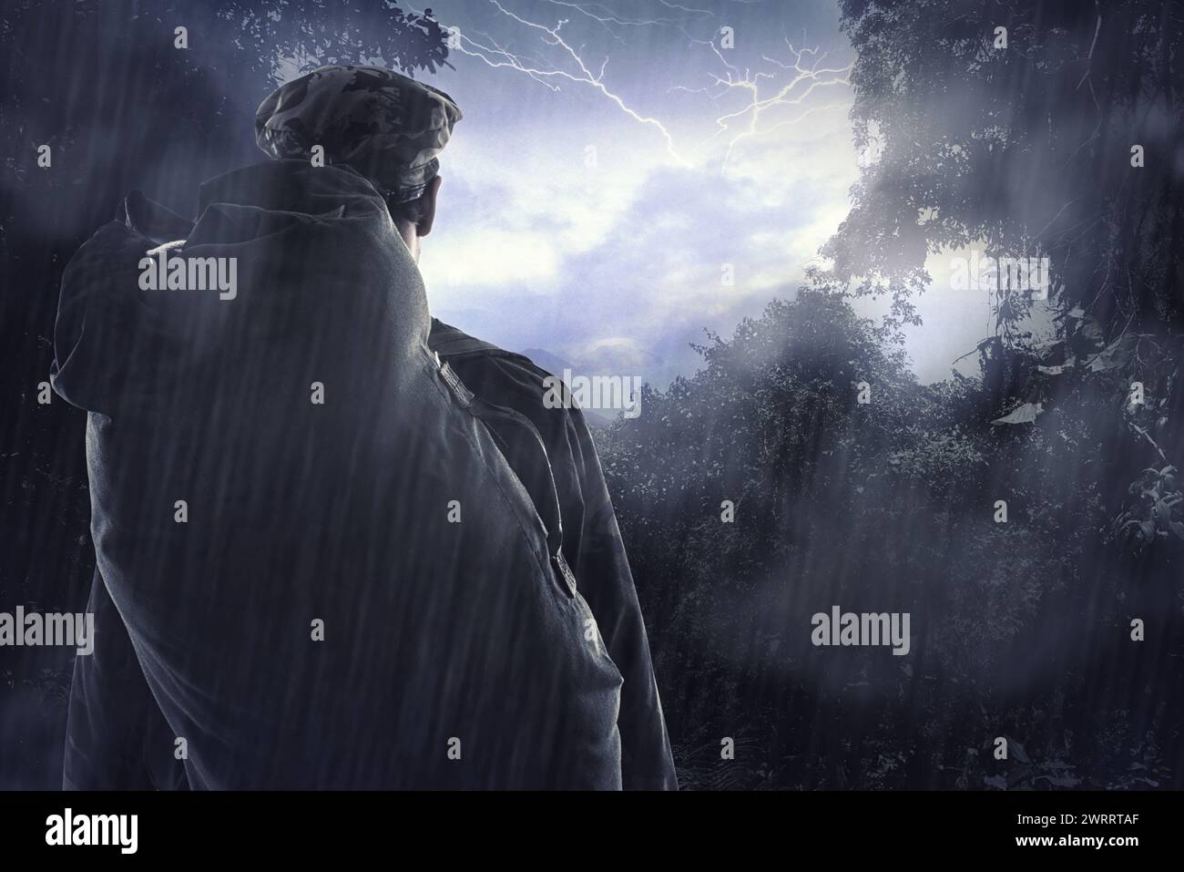 Shelter tree lightning storm hi-res stock photography and images - Alamy