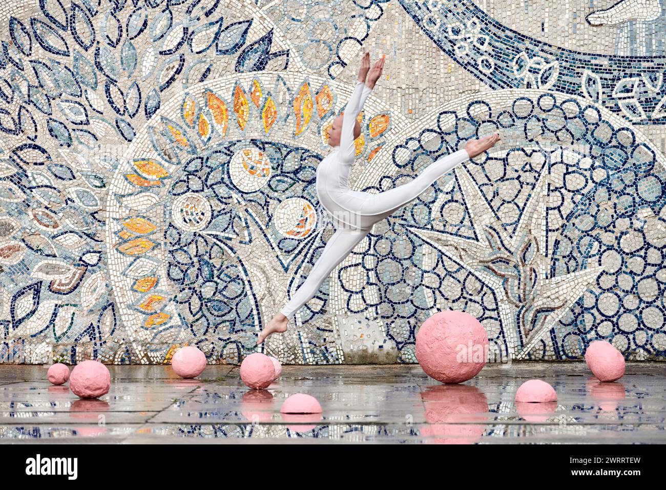 Young hairless girl ballerina with alopecia in white futuristic suit ...