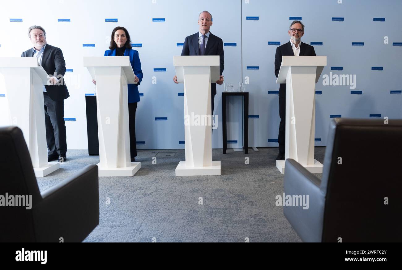 AMSTERDAM - The management of De Nederlandsche Bank (DNB) during the ...