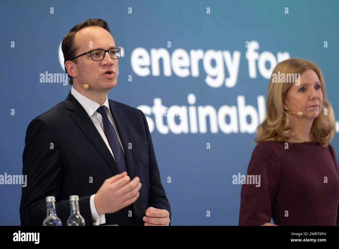 v.l. Dr. Markus KREBBER, Vorstandsvorsitzender, CEO, Katja van DOREN ...