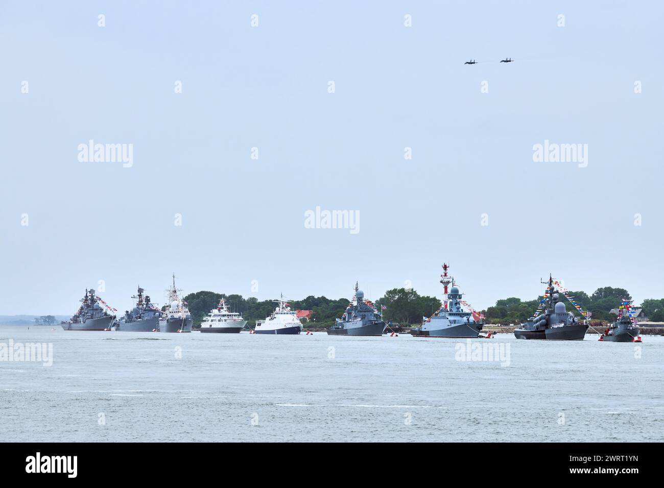 Military fighter jets are flying over Russian naval forces parade ...