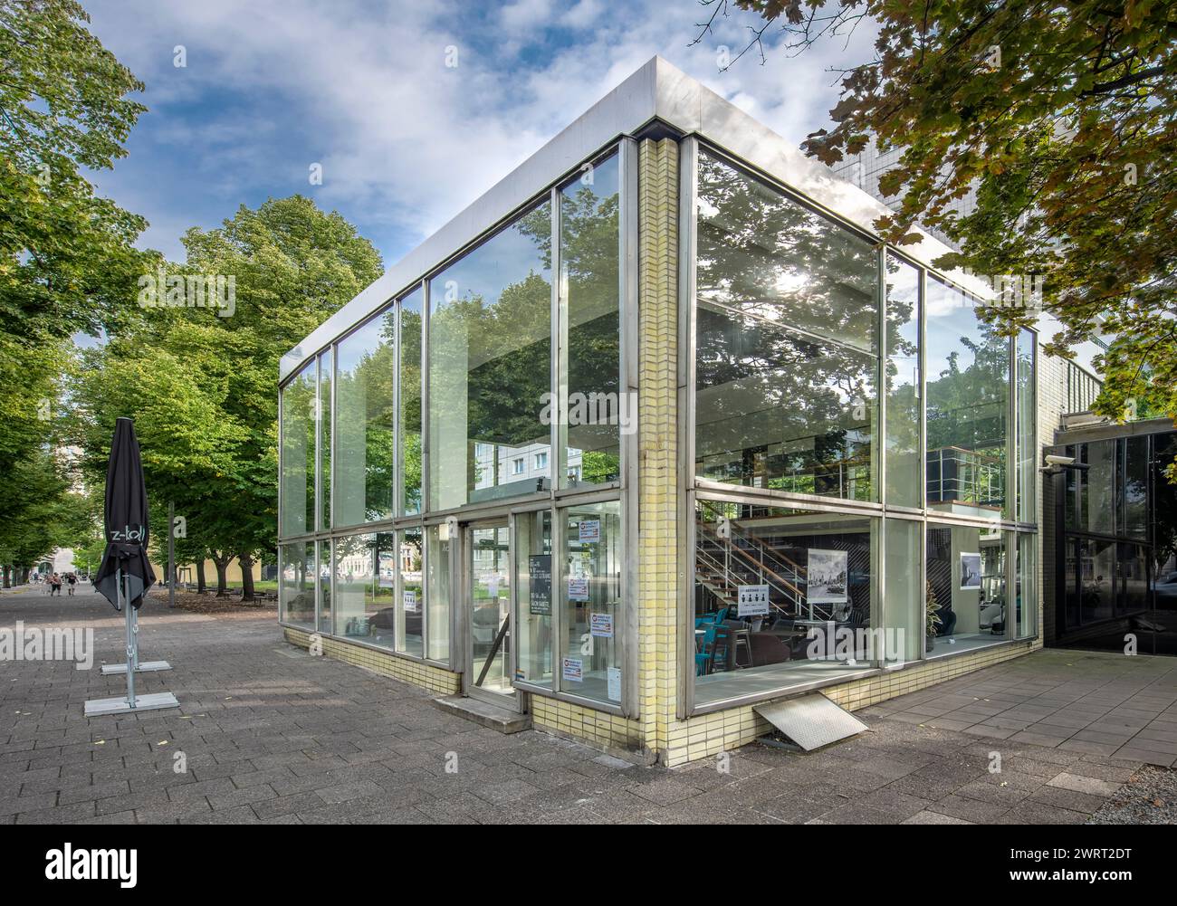 Babette bar hi-res stock photography and images - Alamy