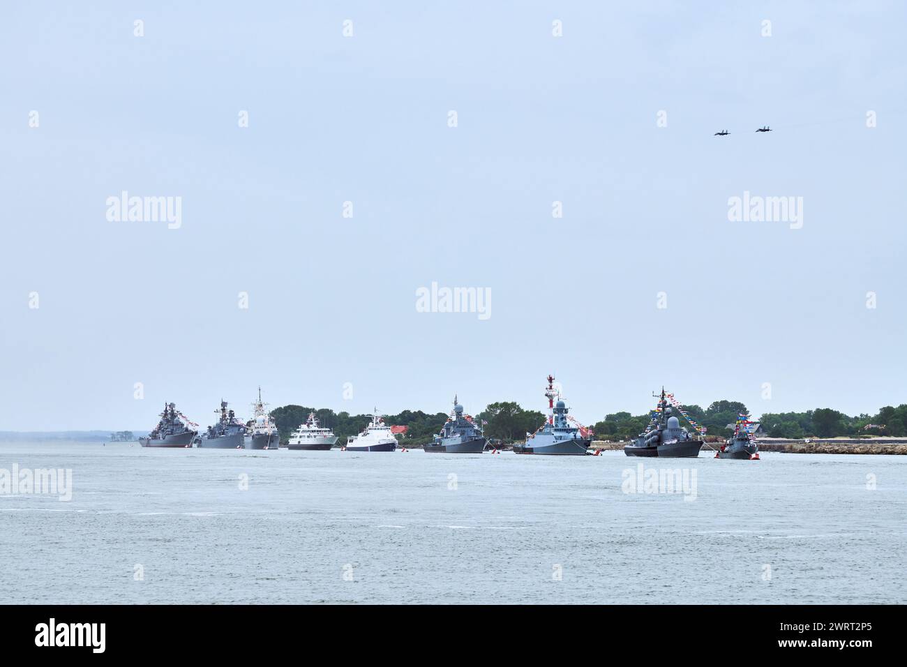 Military fighter jets are flying over Russian naval forces parade ...