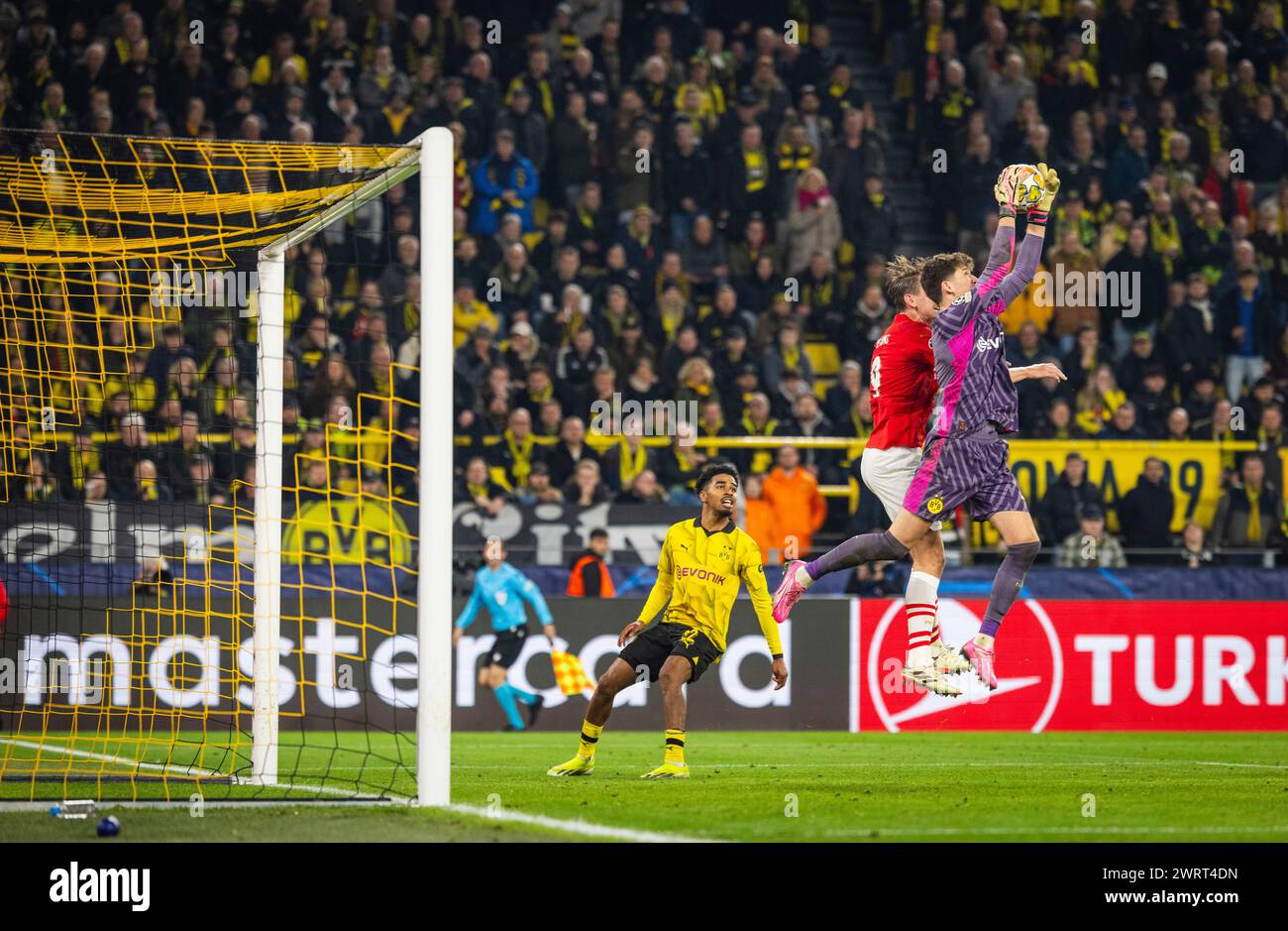Dortmund, Germany. 13th Mar 2024. Torwart Gregor Kobel (BVB), Luuk de Jong (Eindhoven) Borussia ...