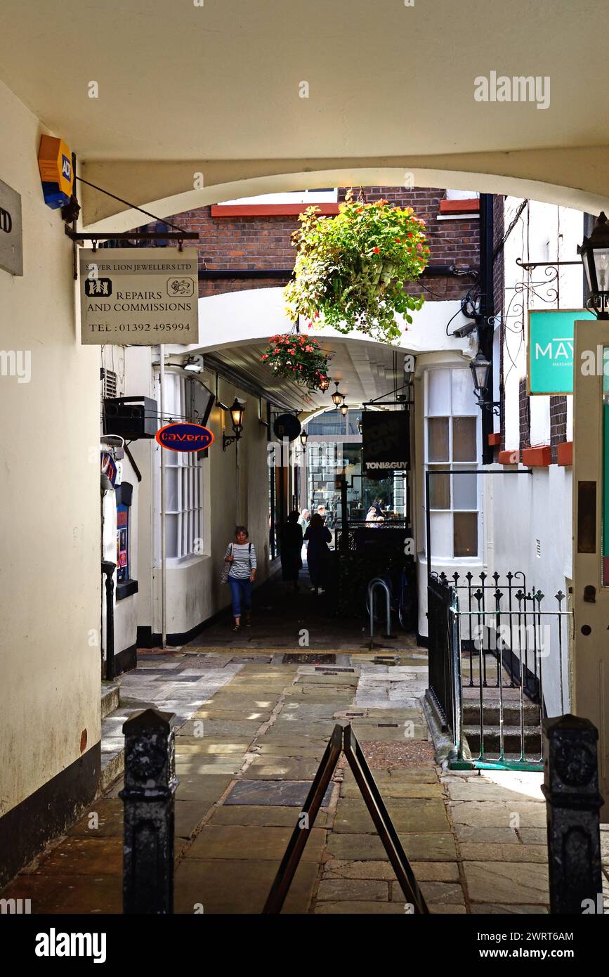 Shopping alleyway hi-res stock photography and images - Alamy