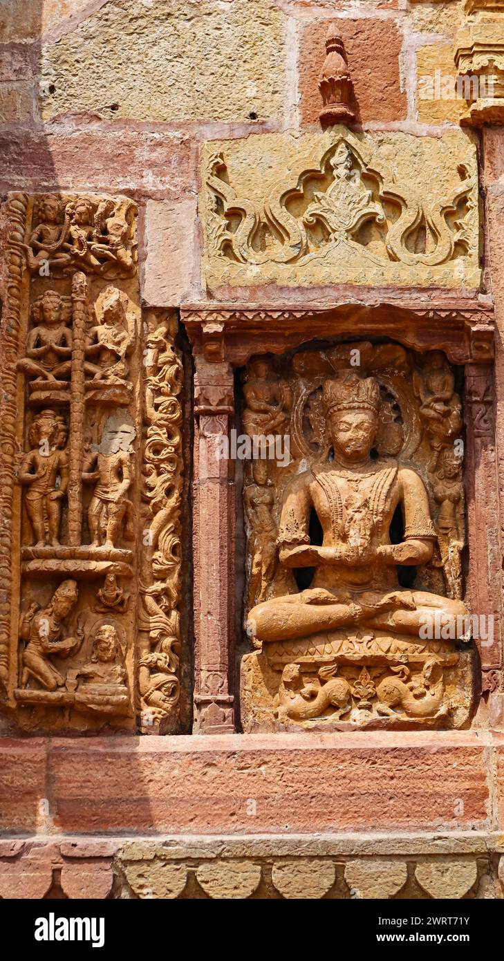 Carving Sculptures of Hindu Gods on the Kanthi Dewal Temple, Ratanpur ...