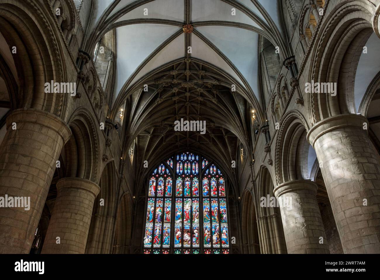 Gloucester cathedral nave columns hi-res stock photography and images ...