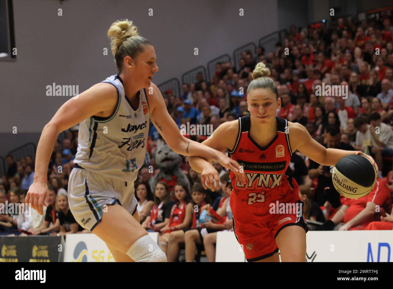 Perth, Australia. 14th Mar, 2024. Amy Atwell of the Lynx under pressure ...