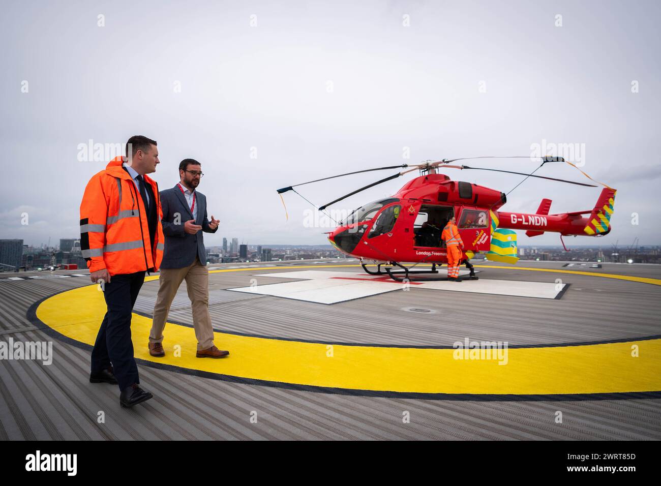 Shadow health secretary Wes Streeting (left) with Dr Tom Hurst, Medical ...