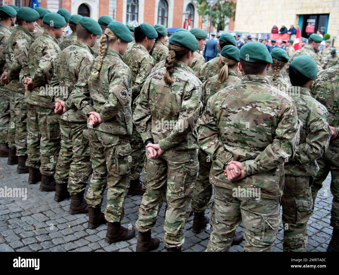 Women in military parades hi-res stock photography and images - Alamy