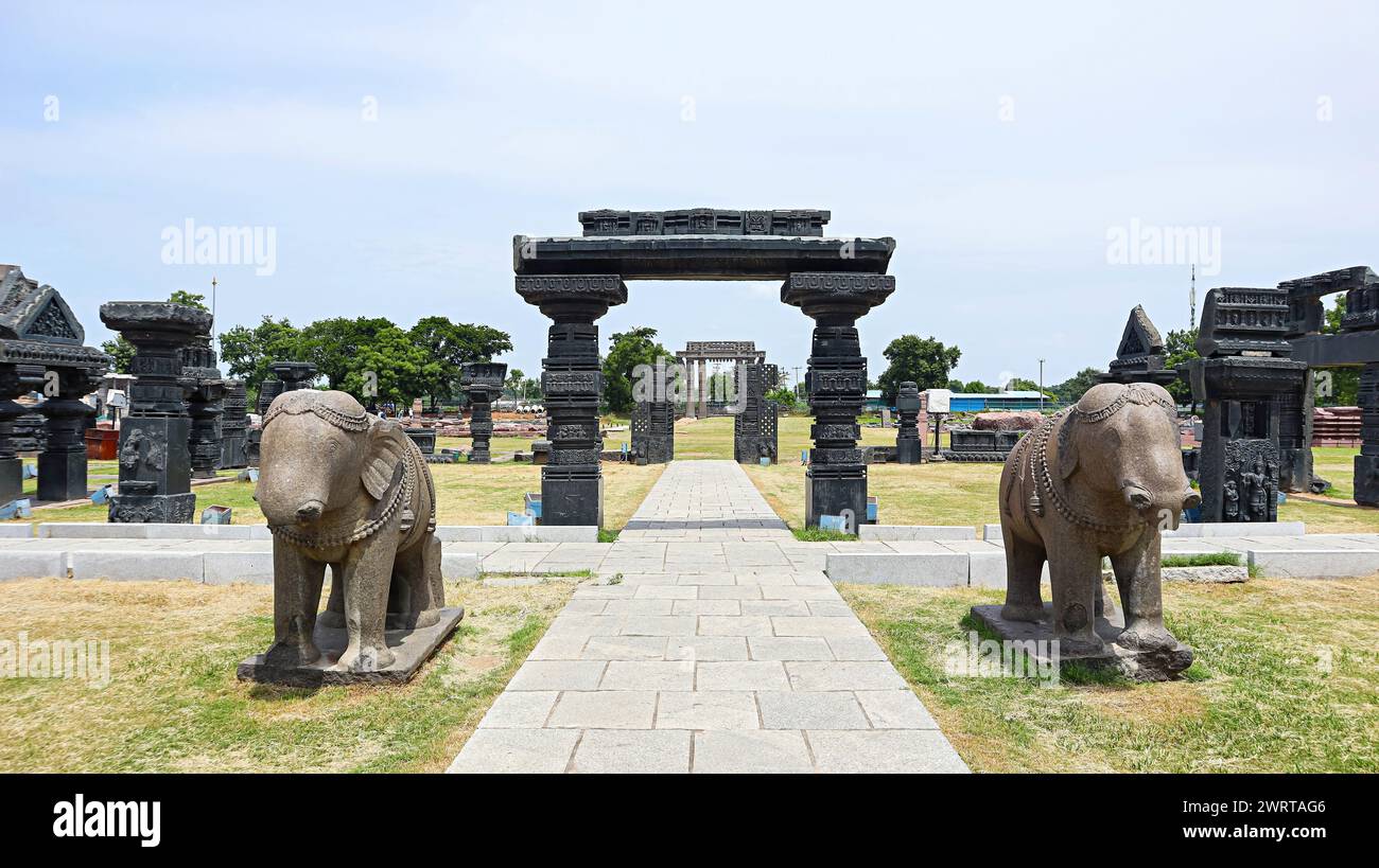 Elephant gate design hi-res stock photography and images - Alamy