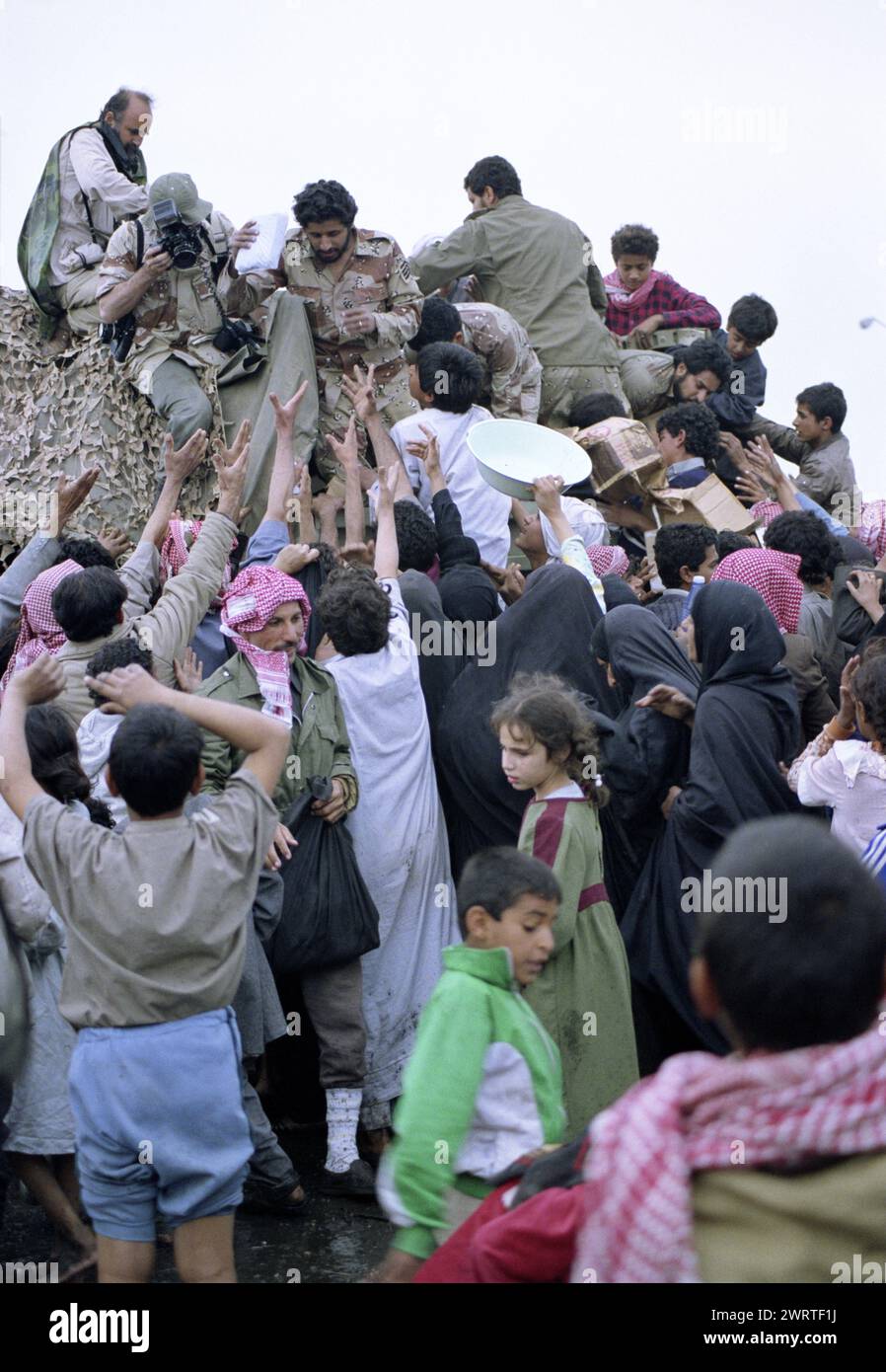 First Gulf War: 23rd March 1991 Saudi Arabian soldiers distribute food ...