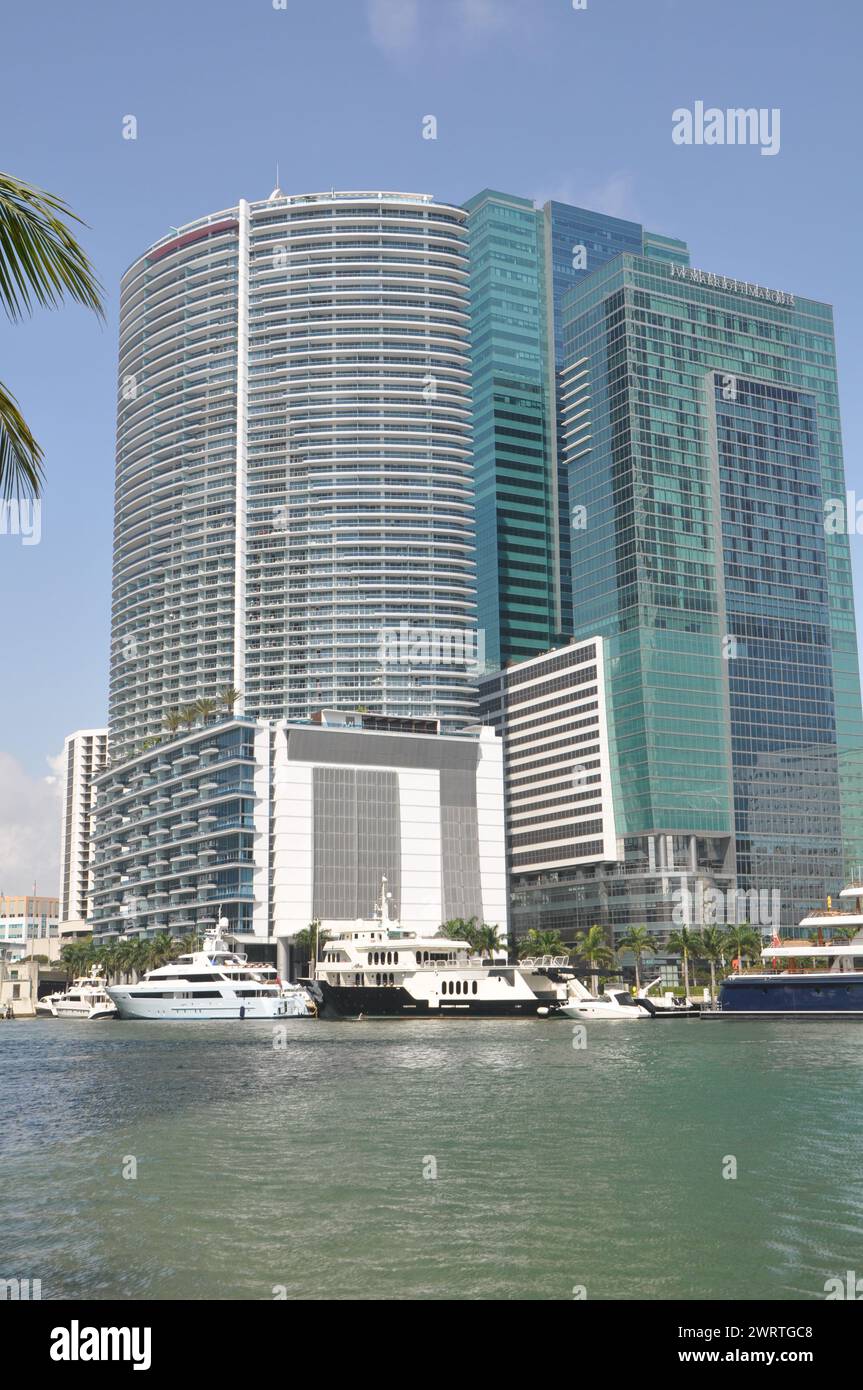 Miami commercial buildings hi-res stock photography and images - Alamy