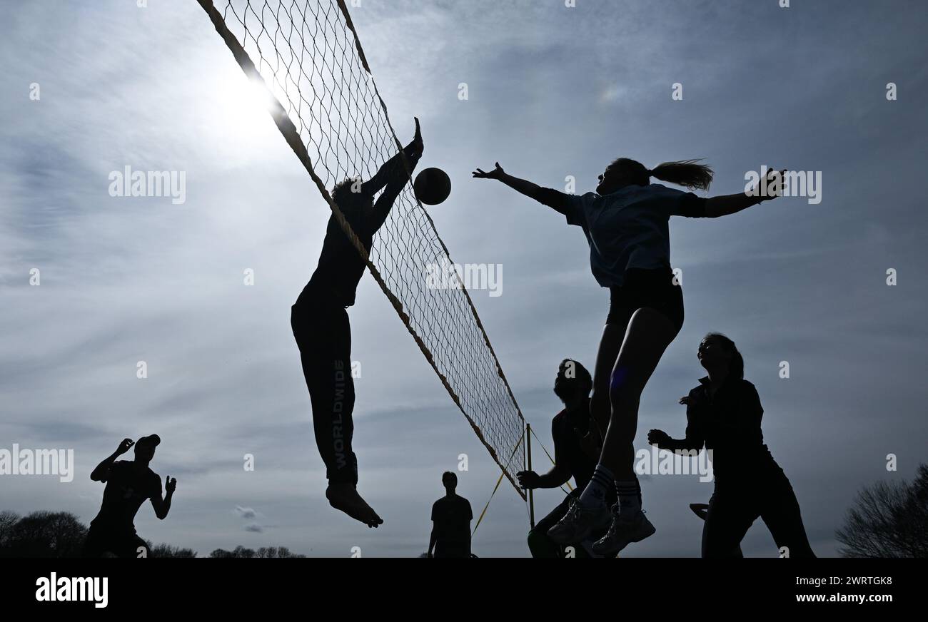 Invite in group hi-res stock photography and images - Alamy