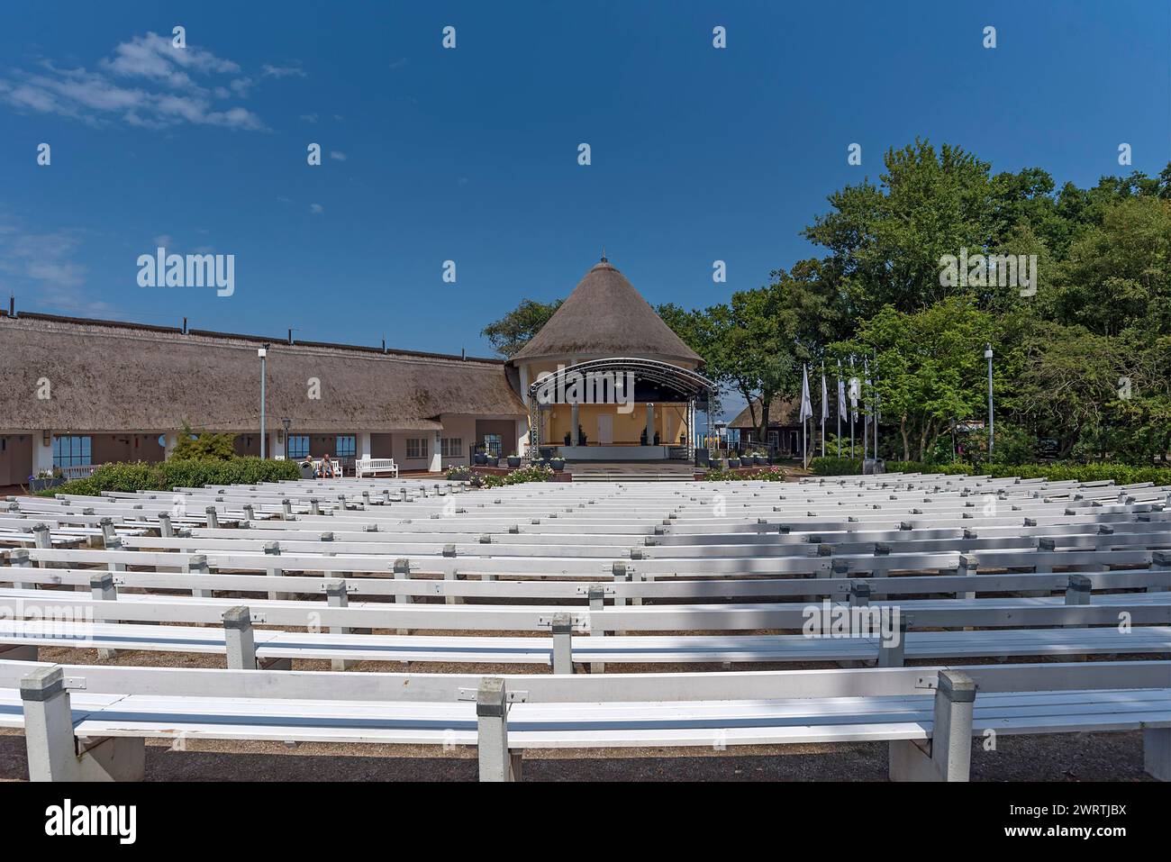 Walking pavilion hi-res stock photography and images - Alamy