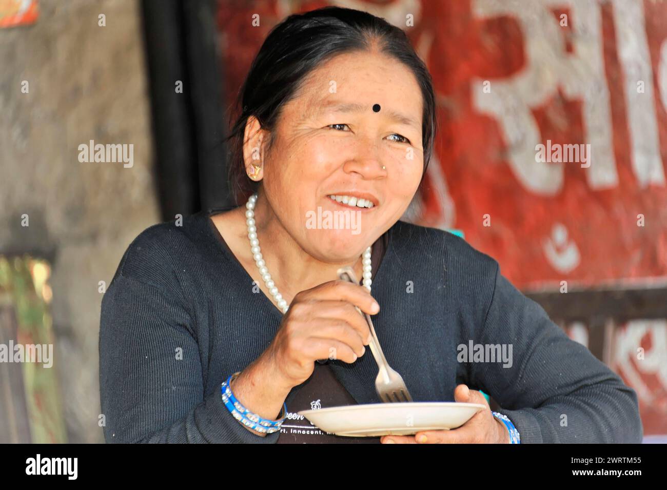 Nepal people smiling hi-res stock photography and images - Alamy