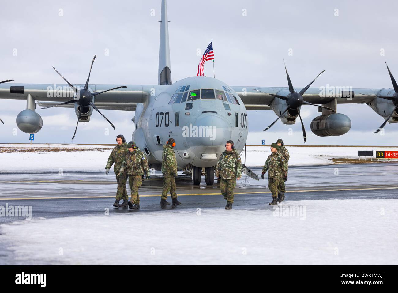 Maintainers with the Finnish Air Force prepare to conduct aviation ...
