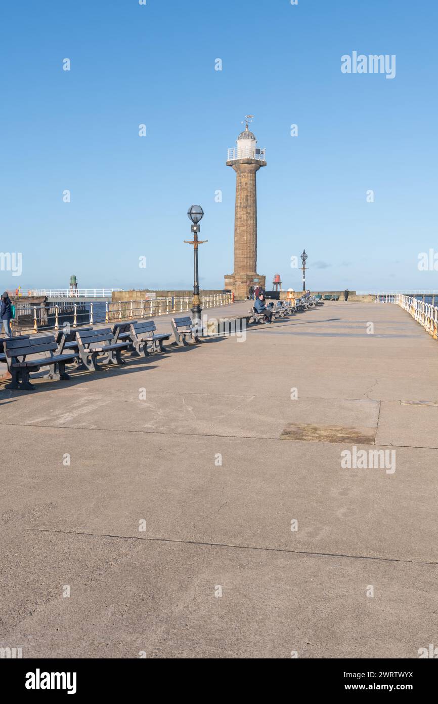 West Pier harbour lighthouse from the west pier, Whitby, Yorkshire ...